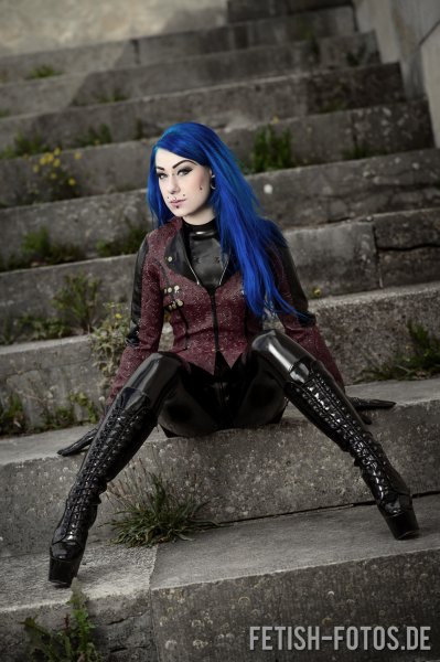 Latexmantel Nightflower auf Maß und in Übergrößen