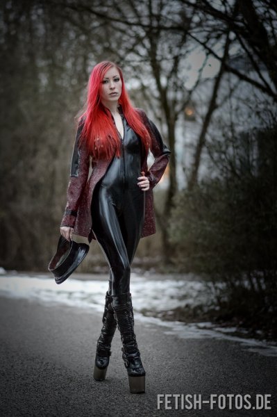 Latexmantel Nightflower auf Maß und in Übergrößen